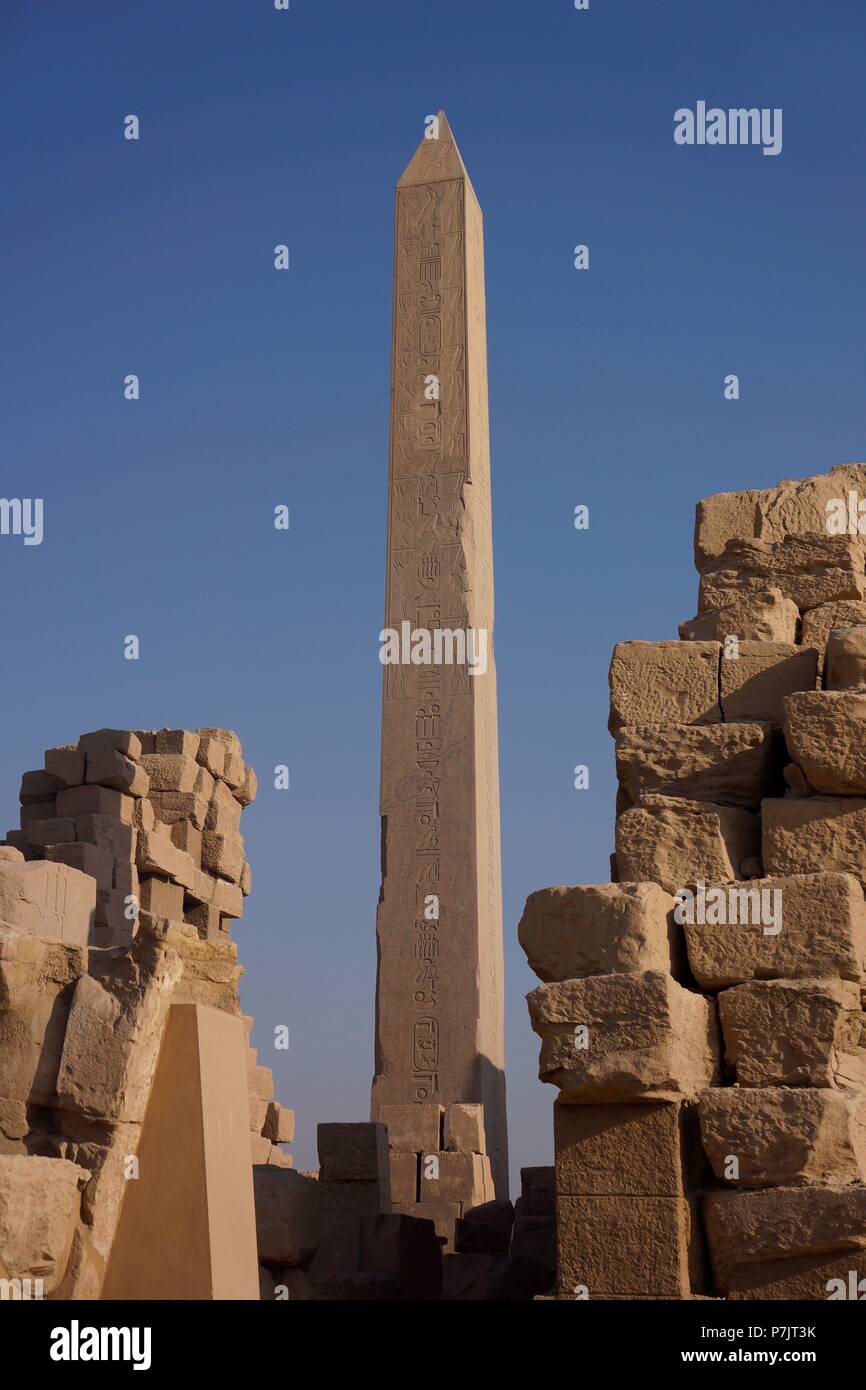 Obeliscos en templo de Karnak. Egipto Stock Photo - Alamy