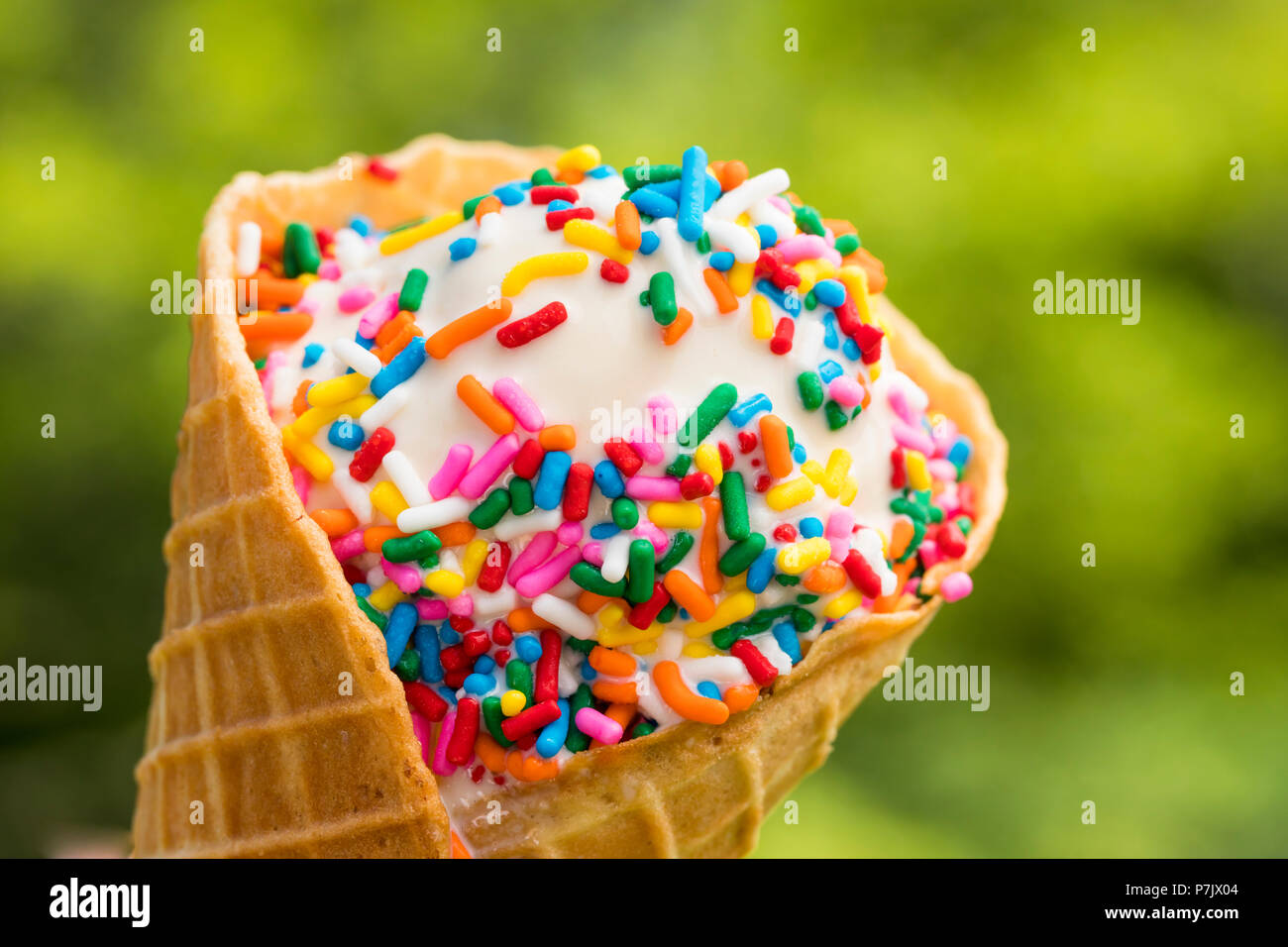 Ice cream cone outdoors hi-res stock photography and images - Alamy