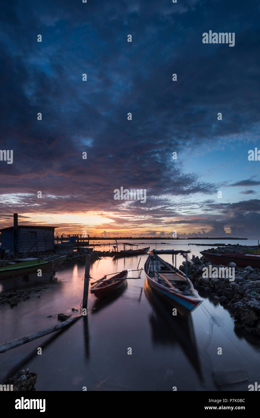 Indonesia sumatra fishing boats hi-res stock photography and images - Alamy