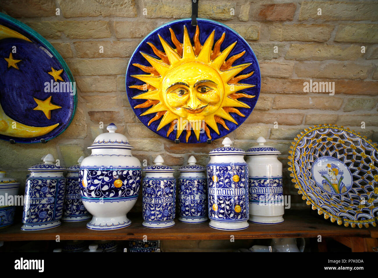 Italian pottery hi-res stock photography and images - Alamy