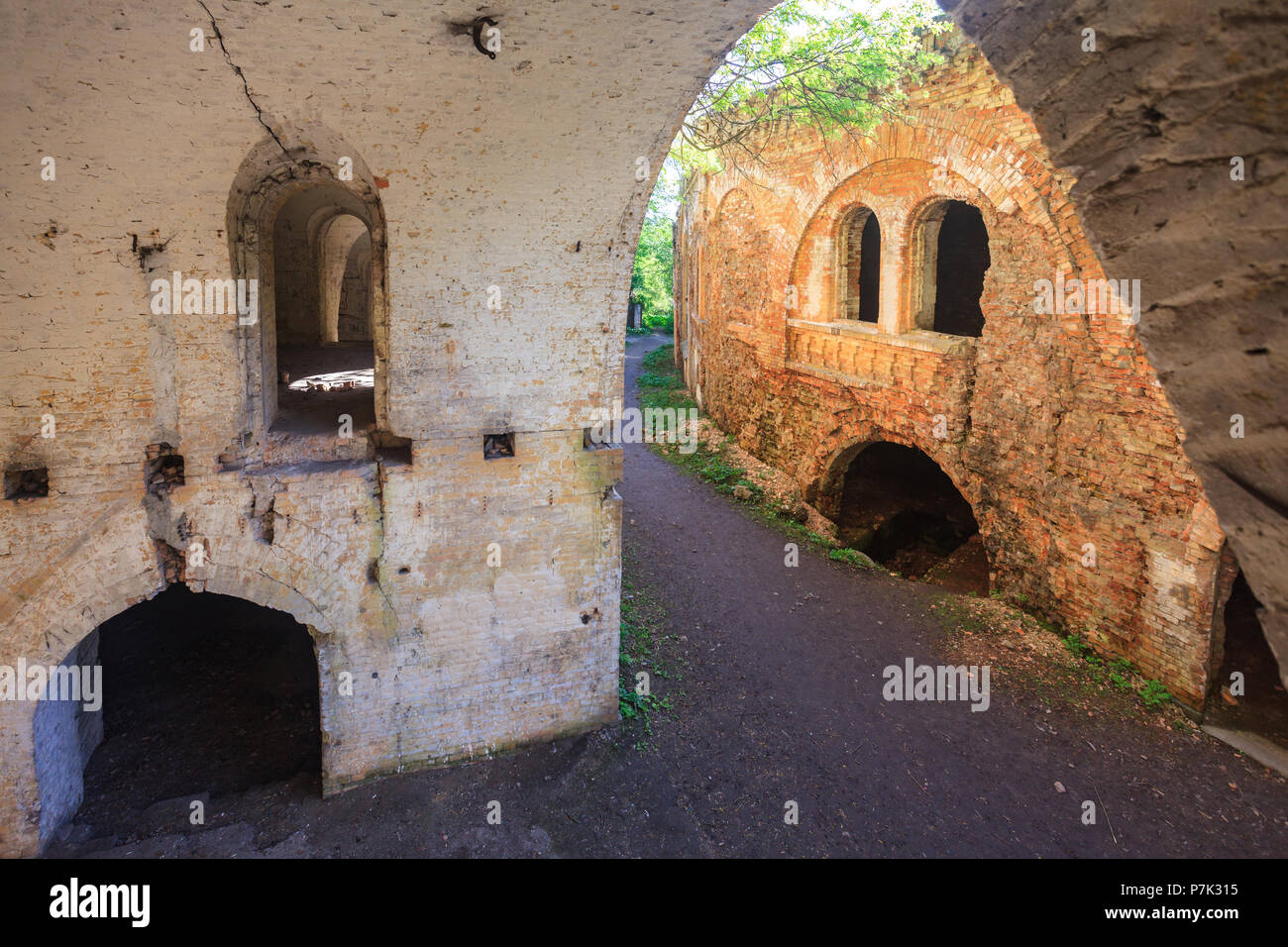 Buildings with arches hi-res stock photography and images - Alamy