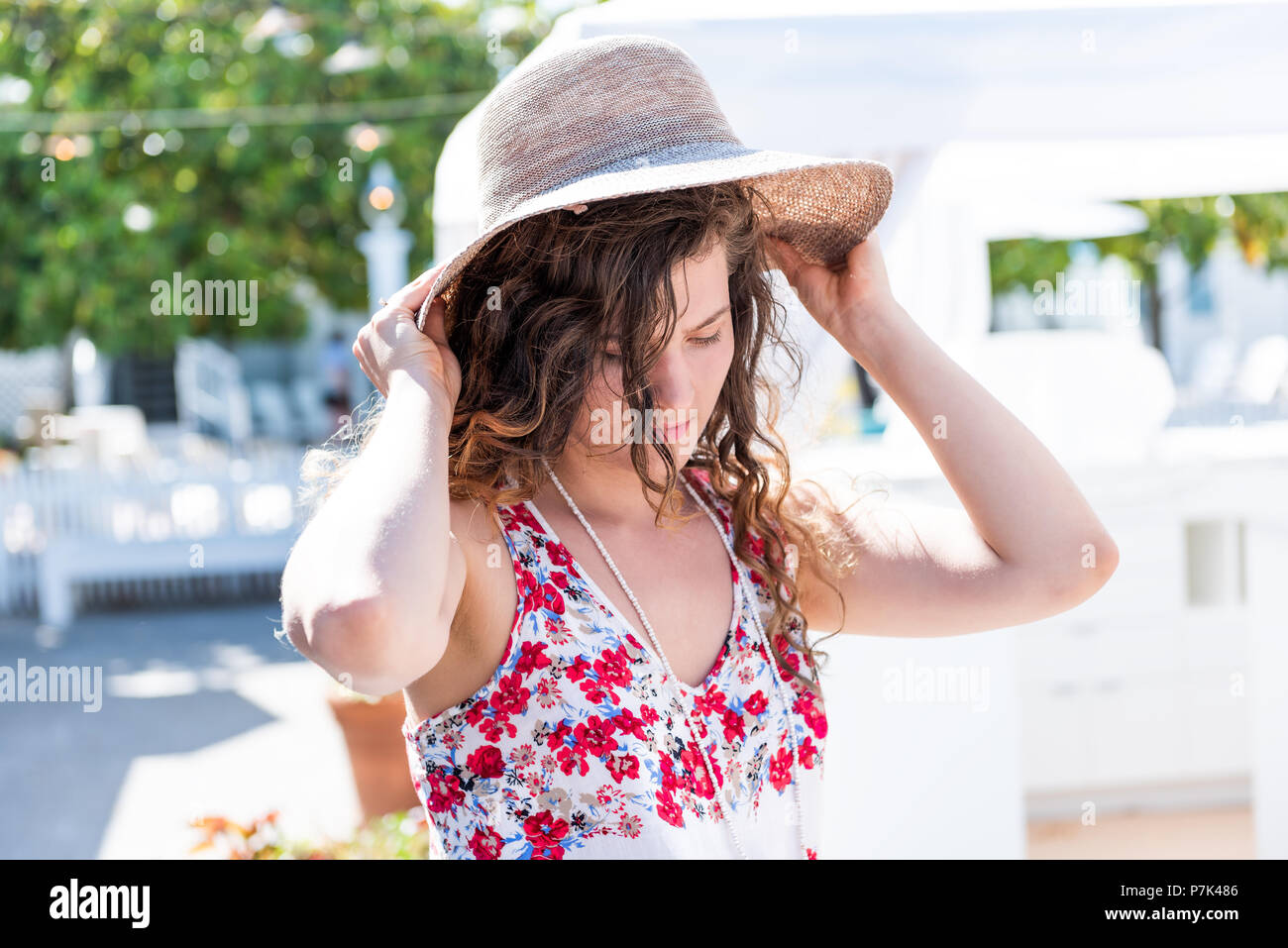 Straw hat store hi-res stock photography and images - Alamy