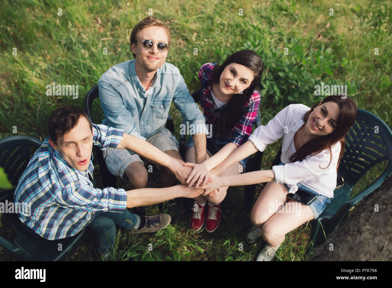 Group at picnic group at picnic hi-res stock photography and images - Alamy