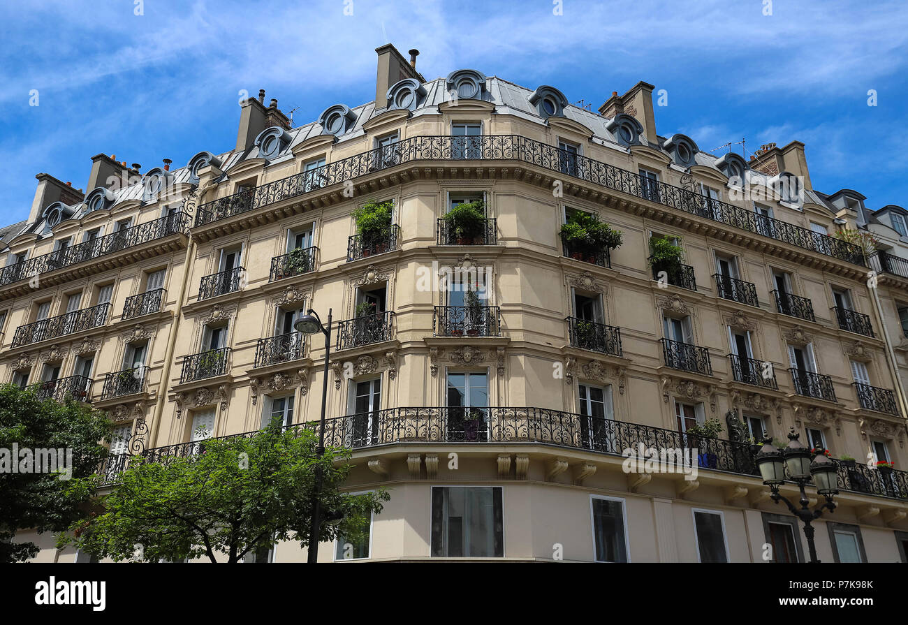 The traditional facade of Parisian building, France Stock Photo - Alamy