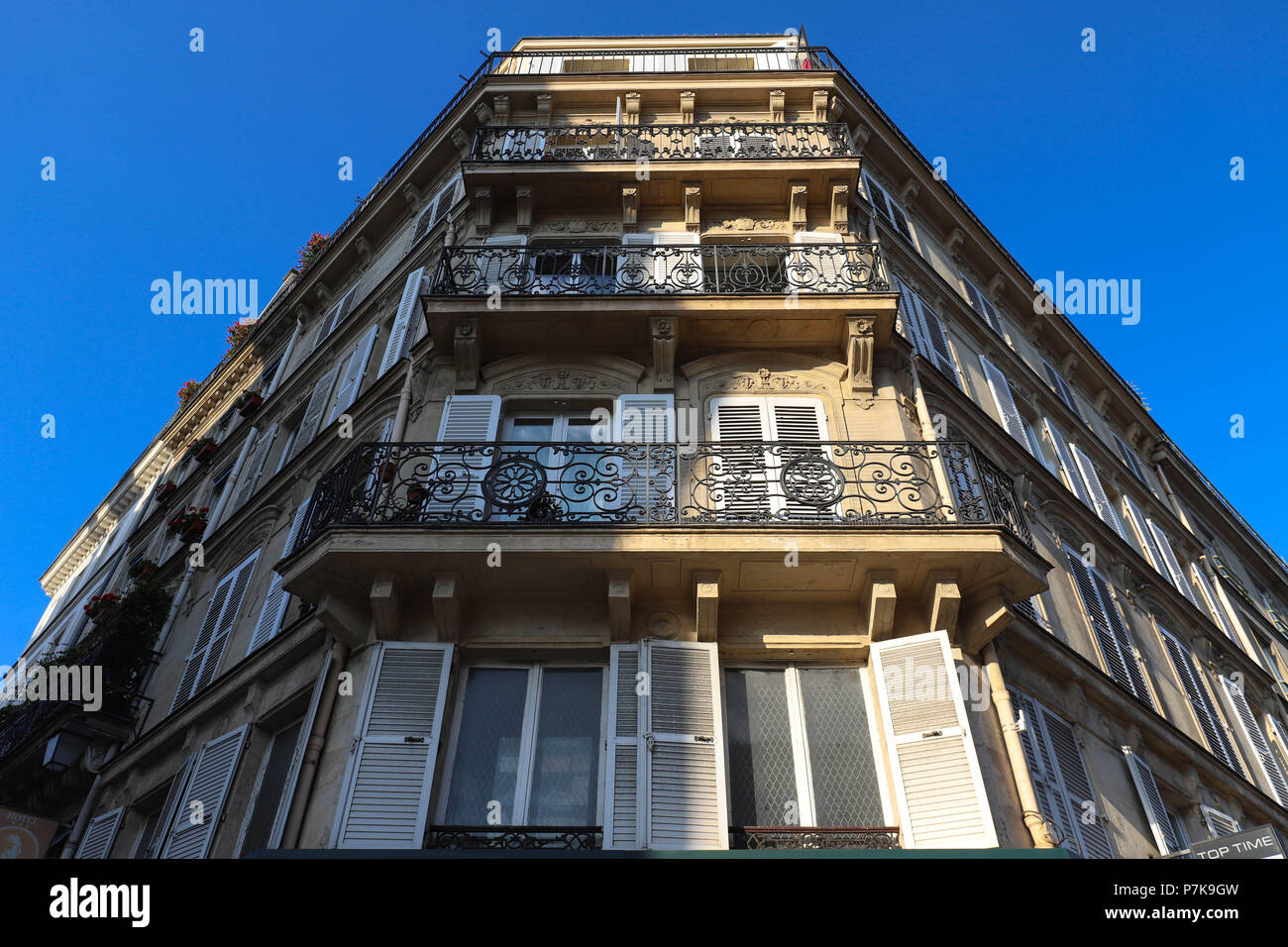 The traditional facade of Parisian building, France Stock Photo - Alamy