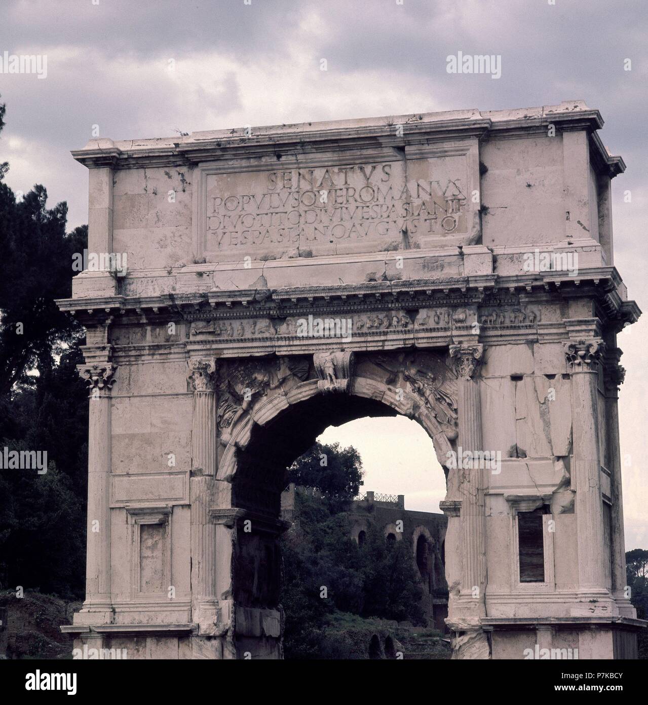 ARCO DE TITO CONSTRUIDO EN EL AÑO 81 DC. Location: ARCO DE TITO, ITALIA ...