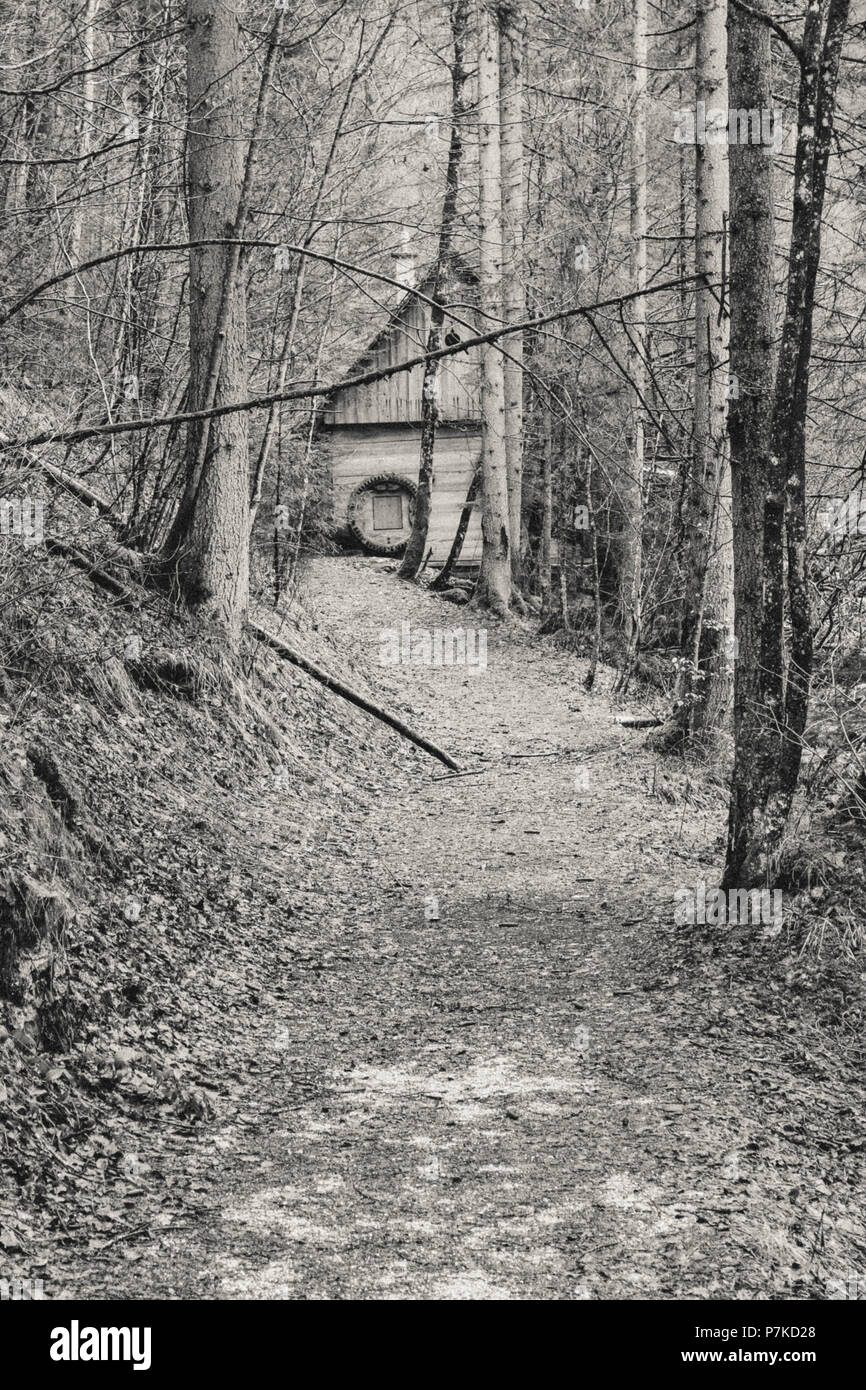 Empty hut hi-res stock photography and images - Alamy