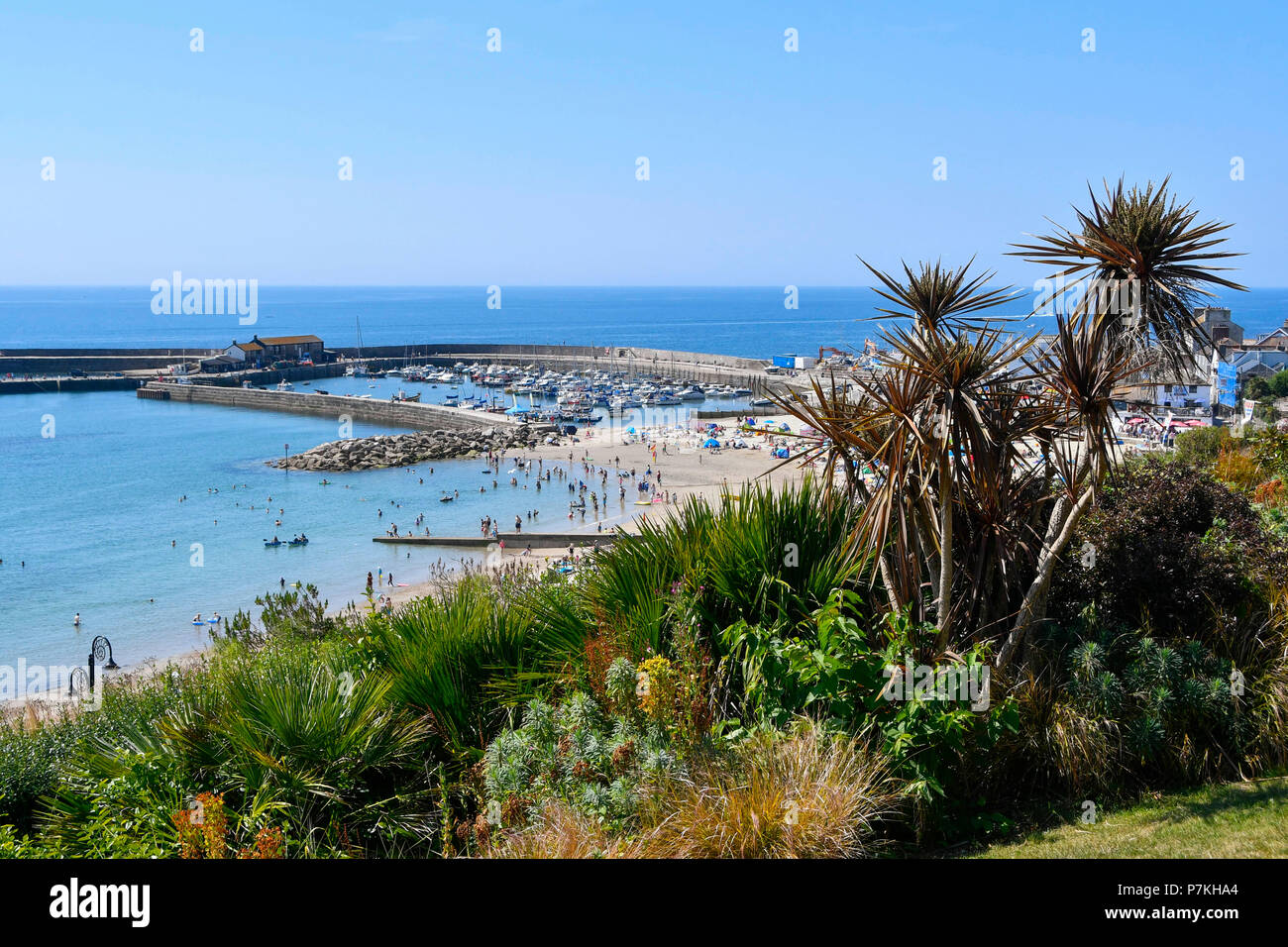 Lyme Regis, Dorset, UK. 7th July 2018. UK Weather. View of the beach ...