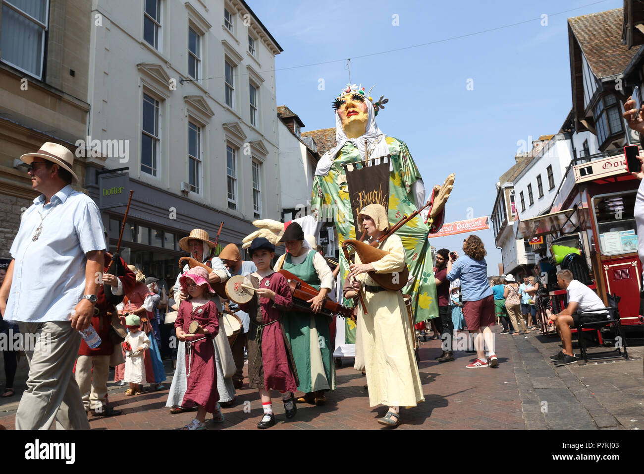 Medieval pageant hi-res stock photography and images - Alamy