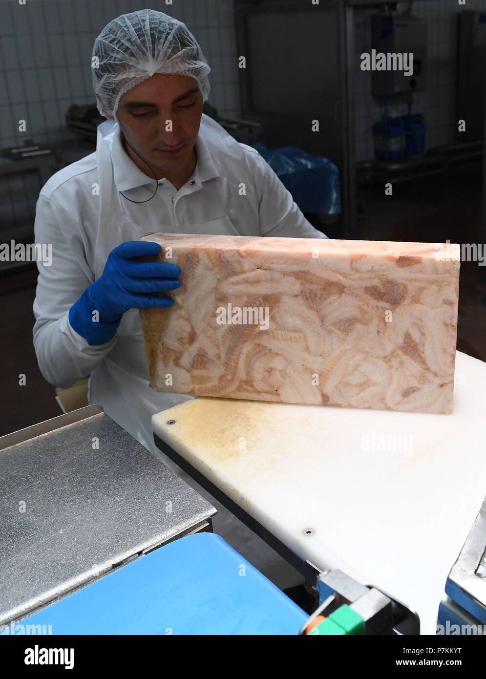 Bremerhaven, Germany. 25th June, 2018. A FROSTA employee standing ...
