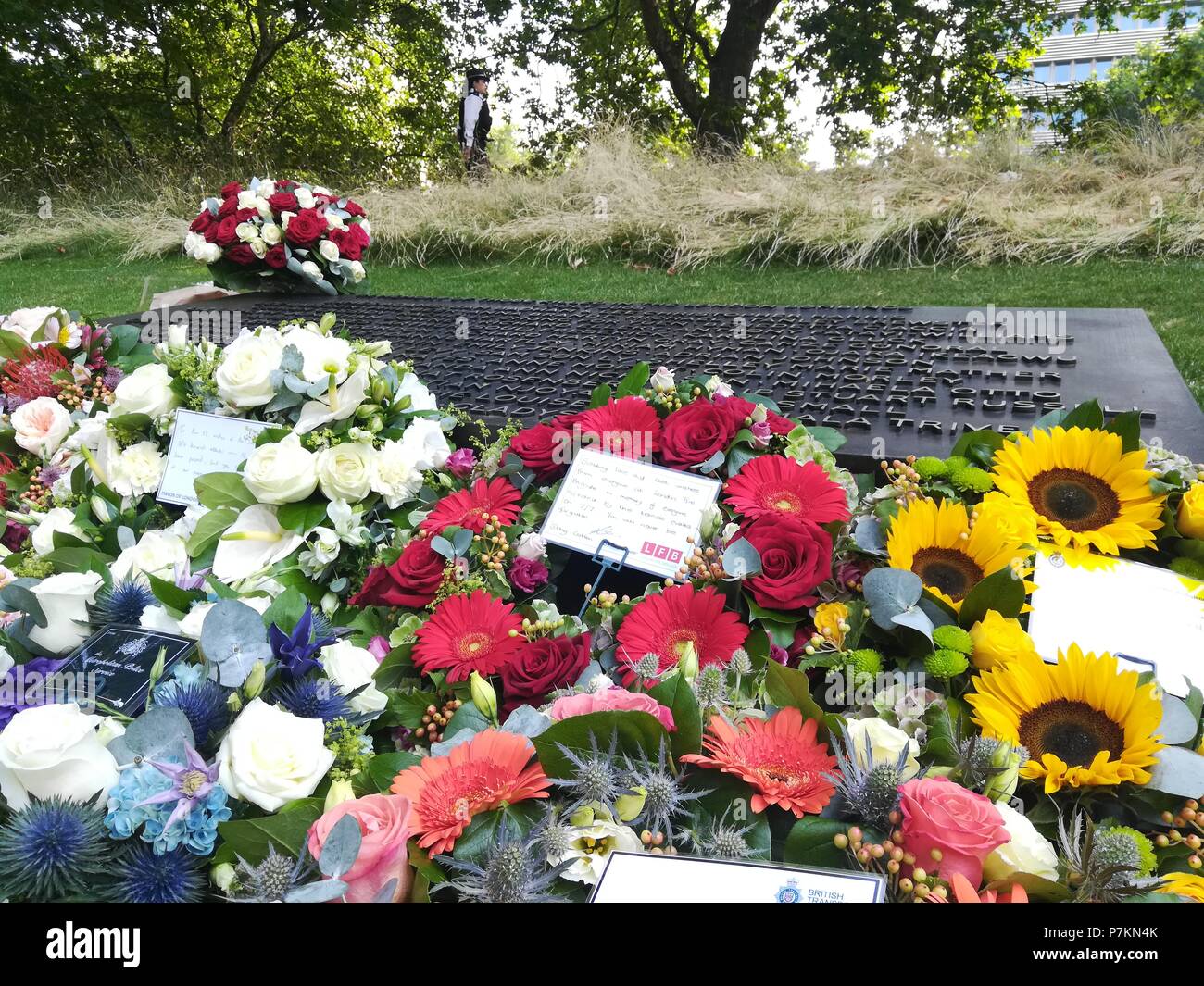 People pay tribute to the 13th anniversary of 7/7 terrorist attack in ...