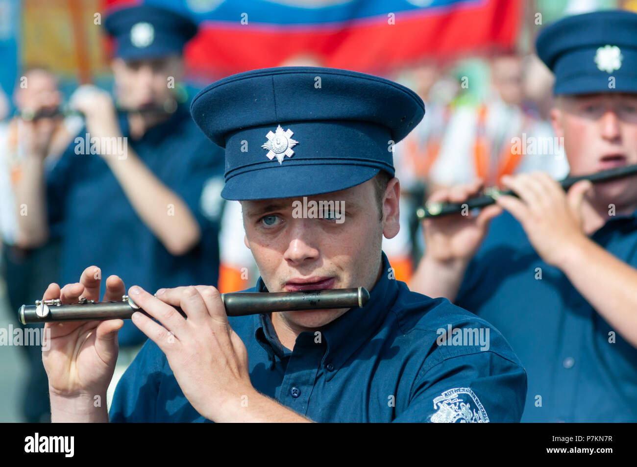 Glasgow, Scotland, UK. 7th July, 2018. A male band member wearing a ...