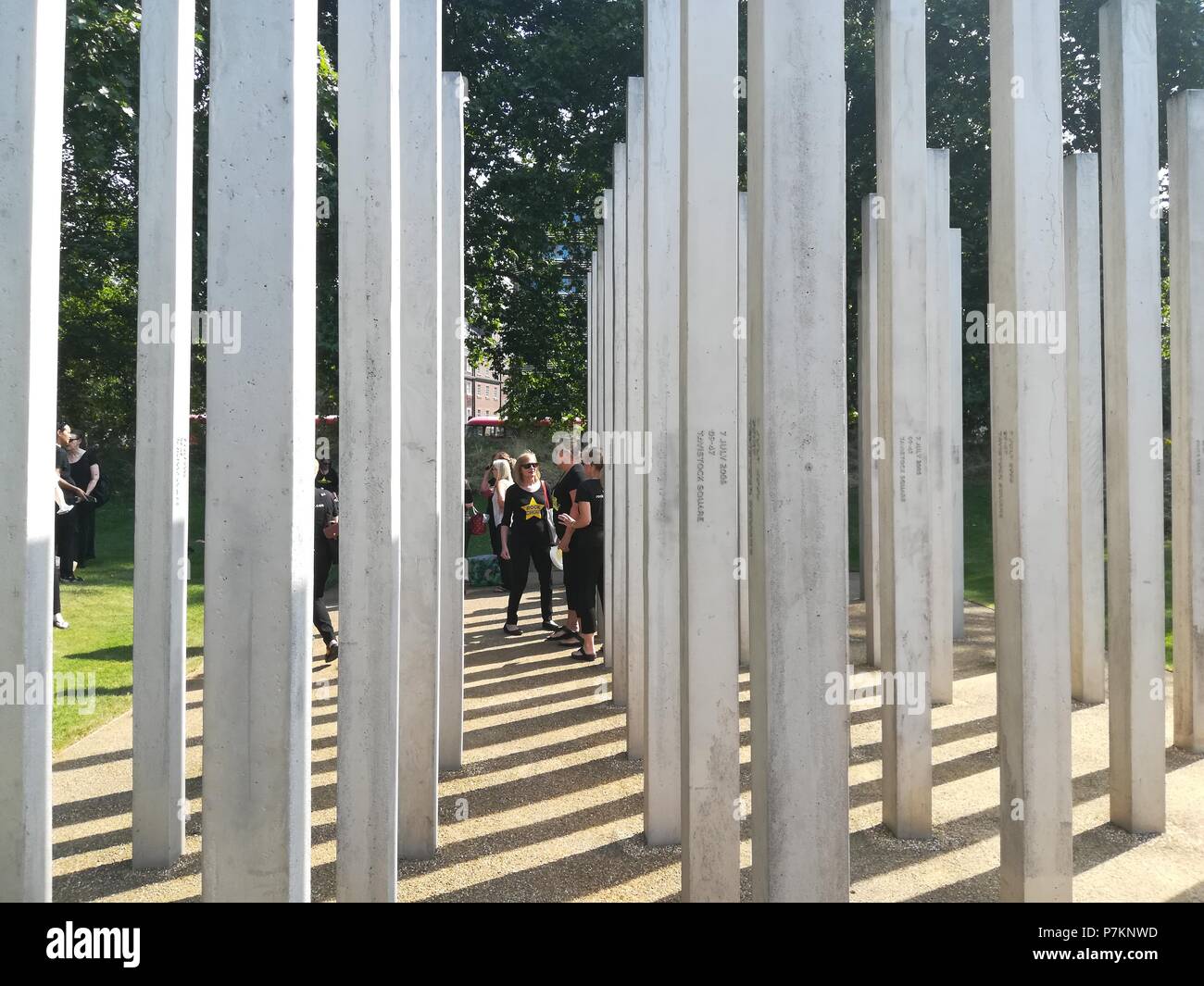 People pay tribute to the 13th anniversary of 7/7 terrorist attack in ...