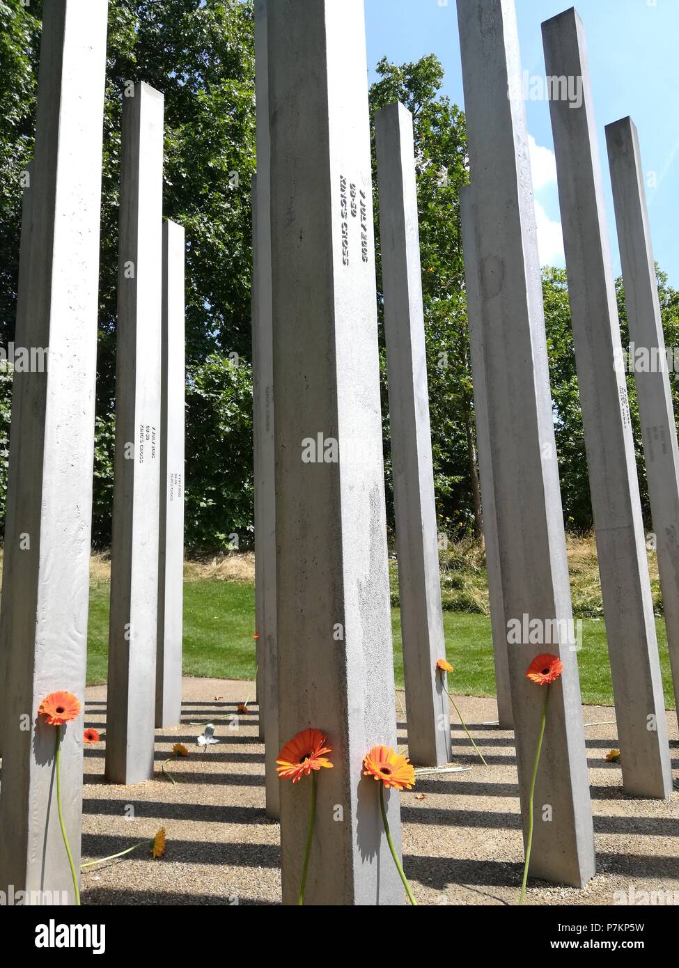 People pay tribute to the 13th anniversary of 7/7 terrorist attack in ...