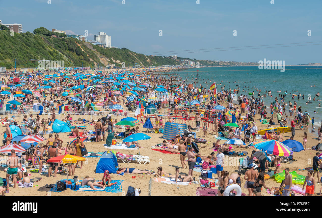 Bournemouth, UK. 7th July 2018. Over 100,000 people on the beach in ...
