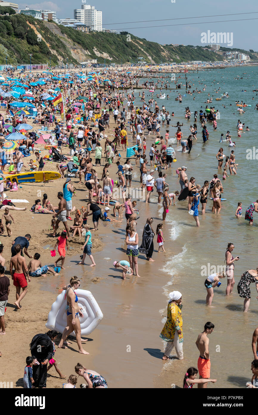 Crowded beach 2018 uk july hi-res stock photography and images - Alamy