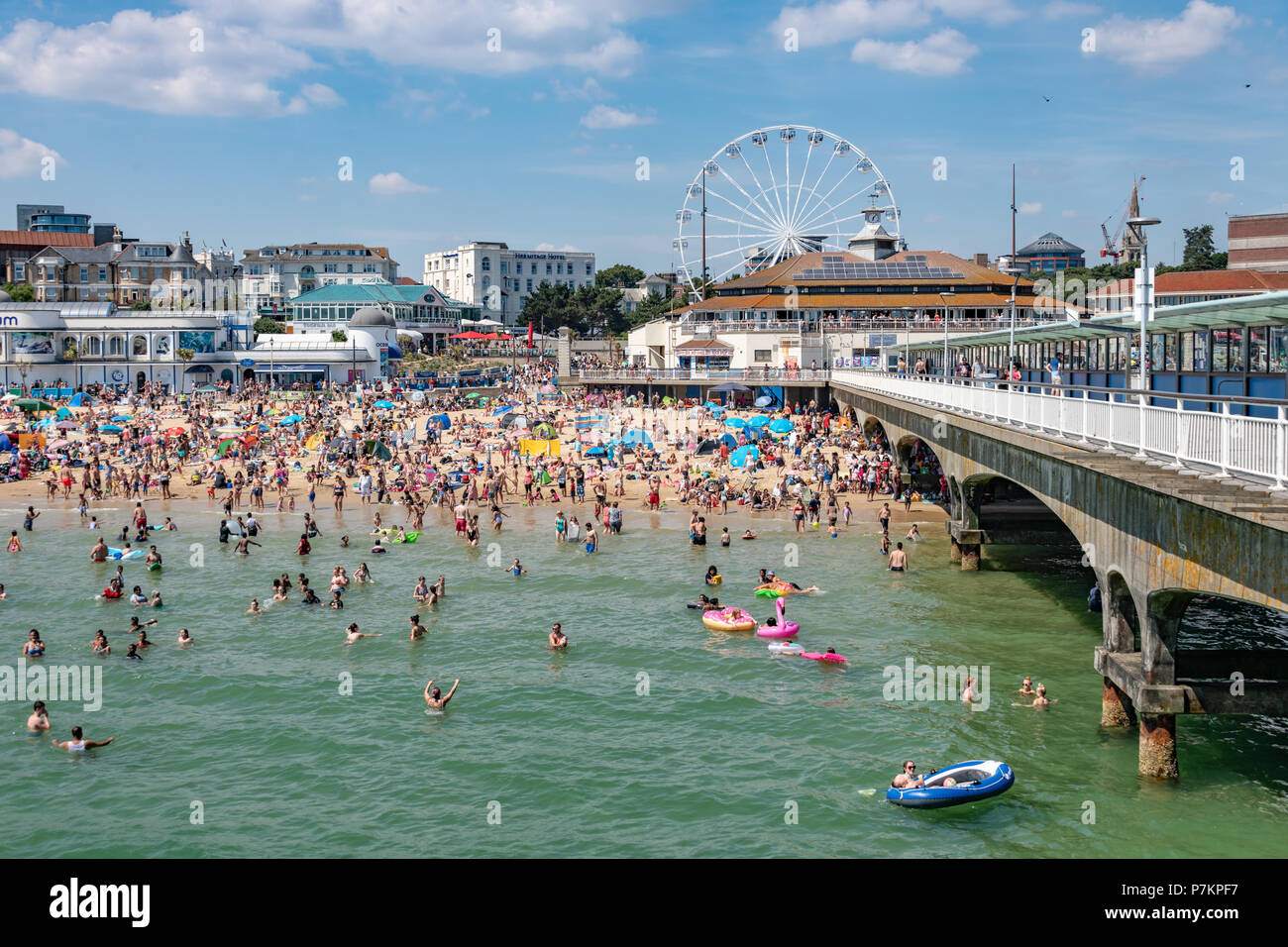 Bournemouth, UK. 7th July 2018. Over 100,000 people on the beach in ...