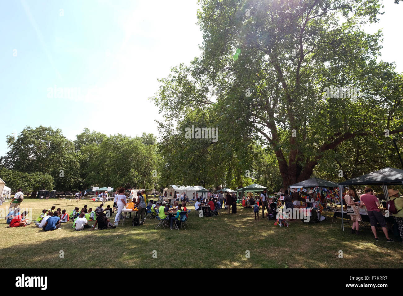 Chartists hi-res stock photography and images - Alamy