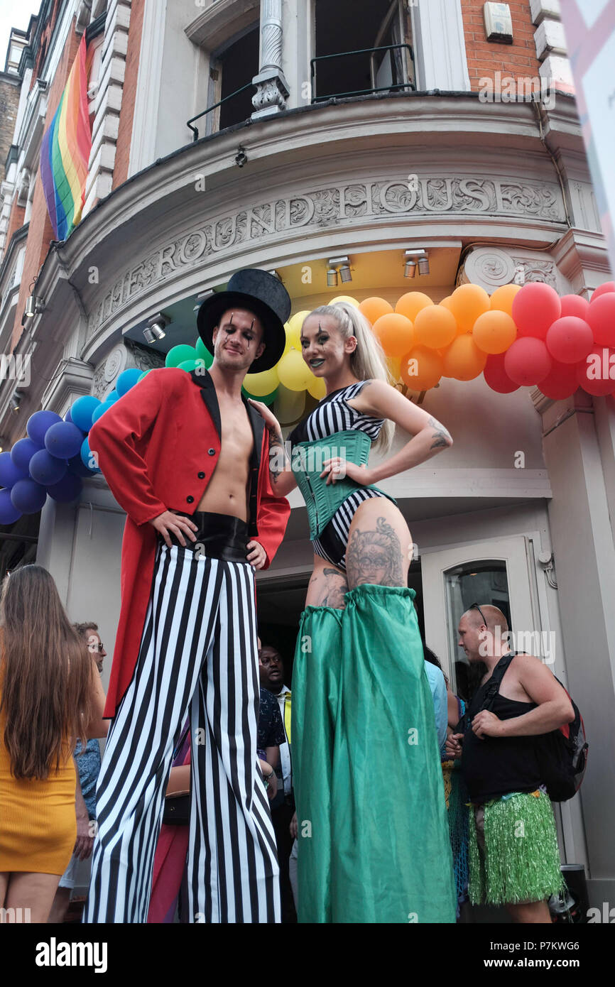 Smoking royals hi-res stock photography and images - Alamy