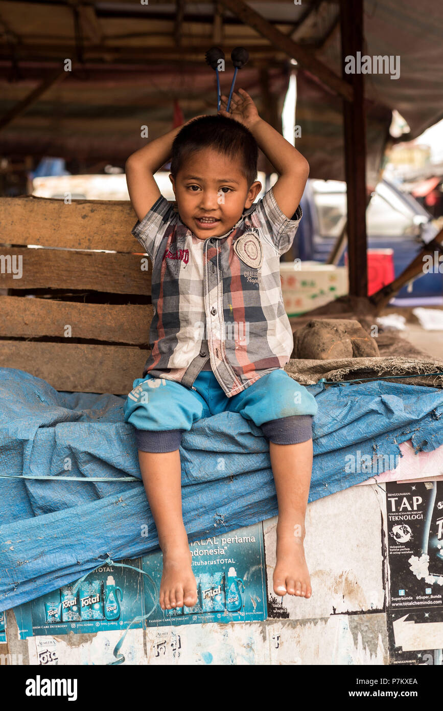 Scratching the back of the head hi-res stock photography and images - Alamy