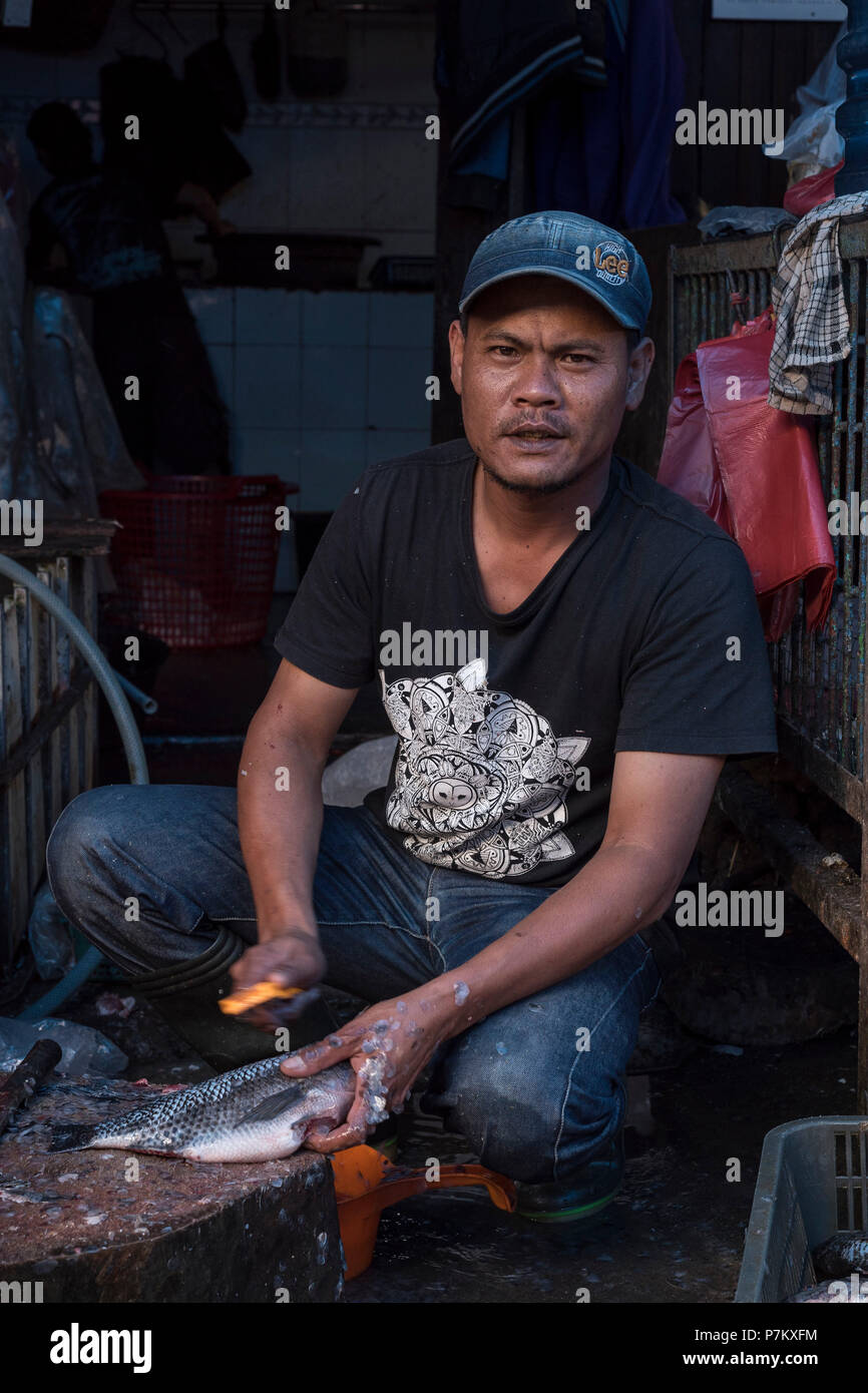 Fishmonger scales hi-res stock photography and images - Alamy