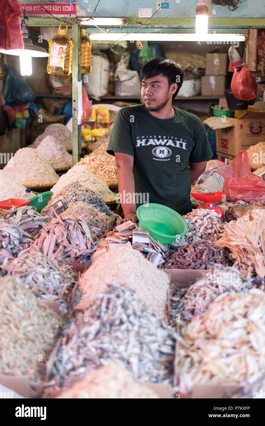 Fishmonger stand hi-res stock photography and images - Alamy