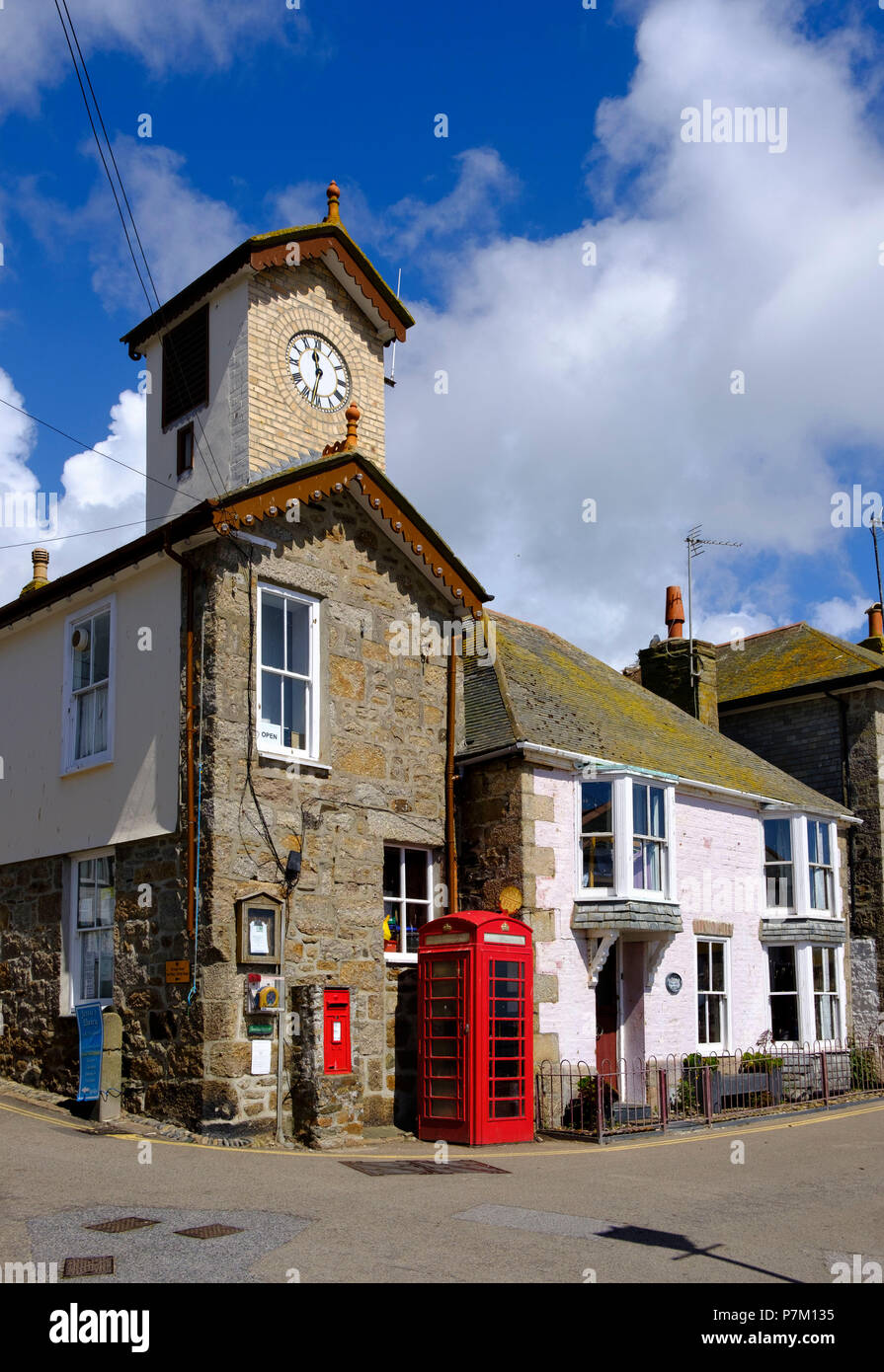 Red telephone box cornwall england hi-res stock photography and images ...