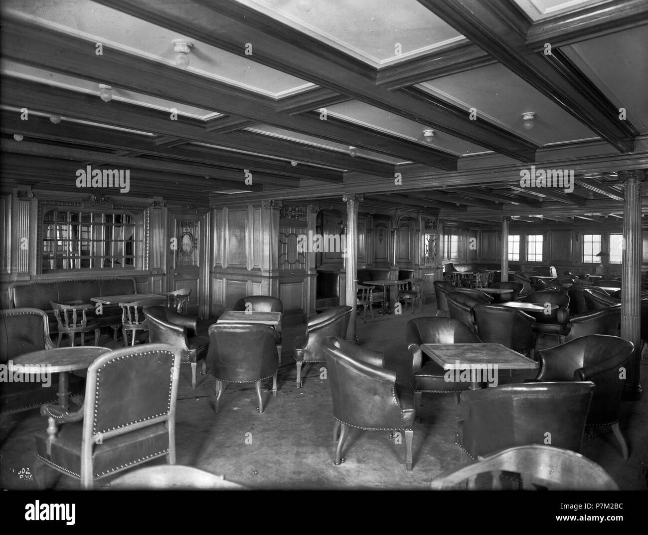 Smoking room vintage hi-res stock photography and images - Alamy
