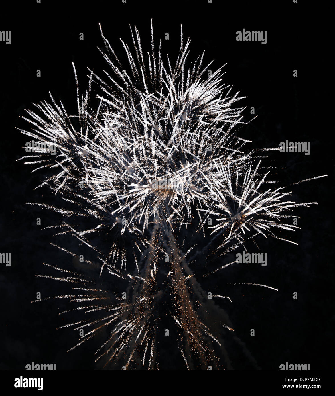 Fireworks night sky hi-res stock photography and images - Alamy