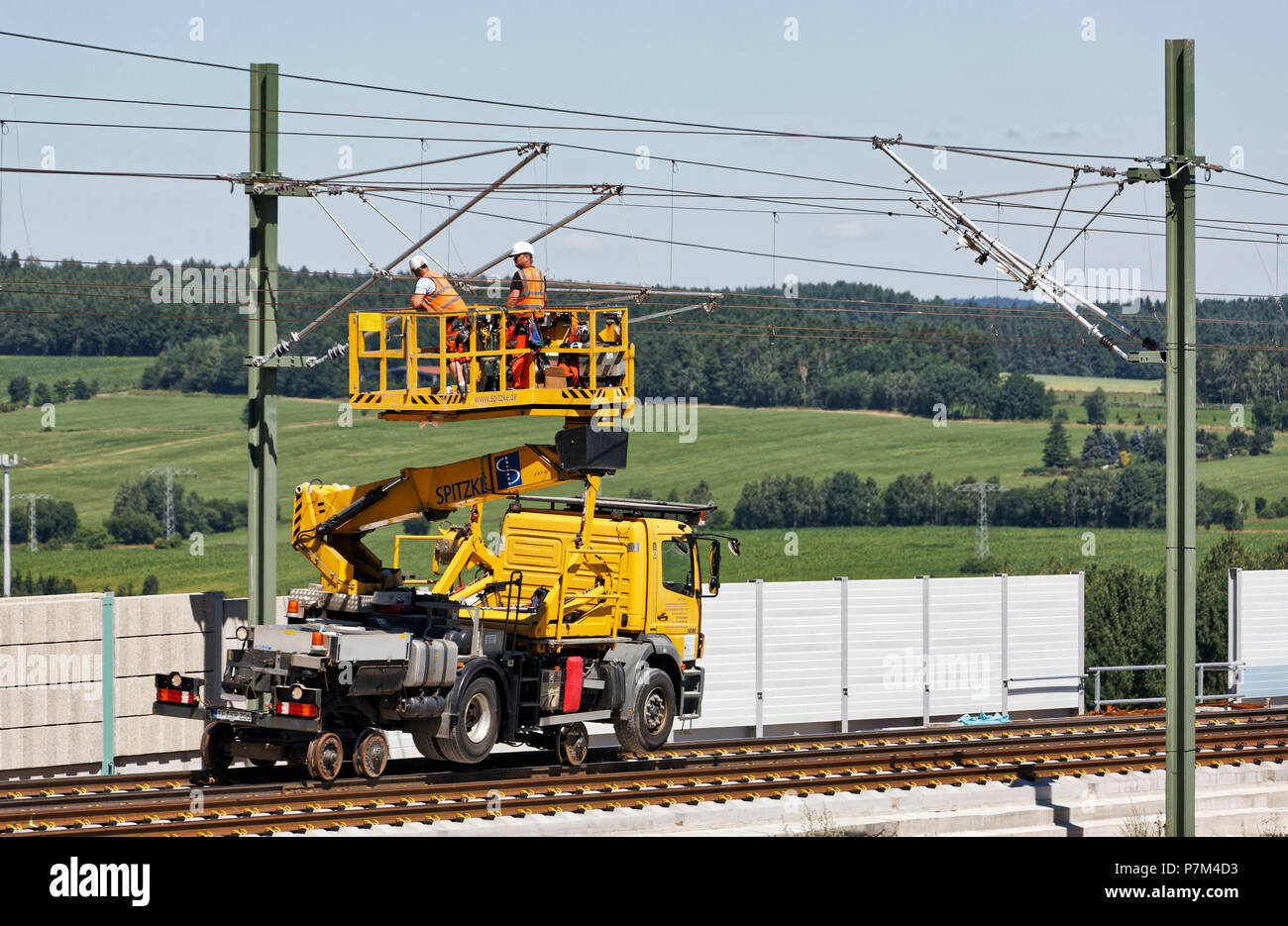 Work platform hi-res stock photography and images - Alamy