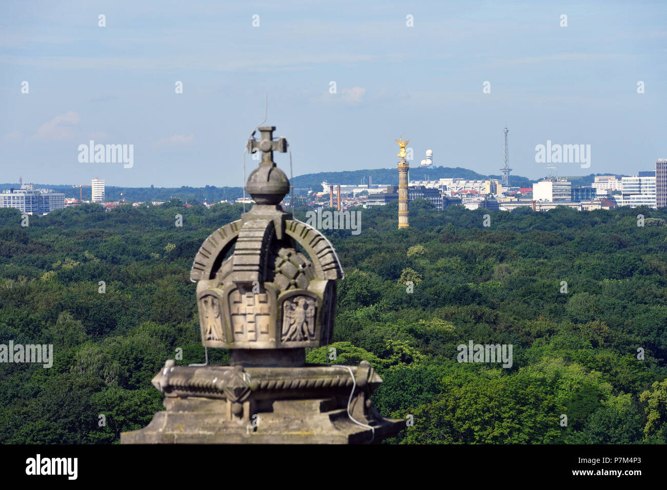 Sculpture reichstag hi-res stock photography and images - Alamy