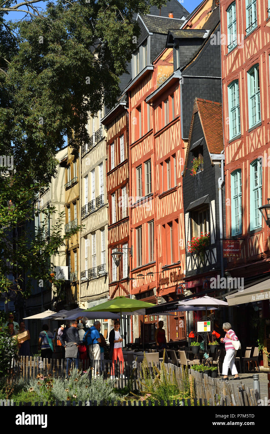 Rouen street hi-res stock photography and images - Alamy