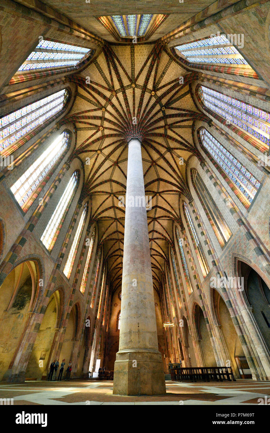 Nave ceiling vault hi-res stock photography and images - Alamy
