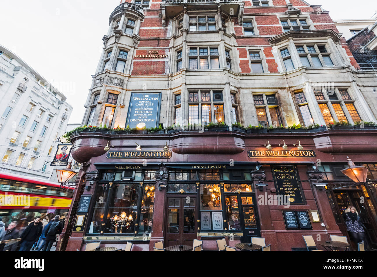 England, London, The Strand, The Wellington Pub Stock Photo - Alamy