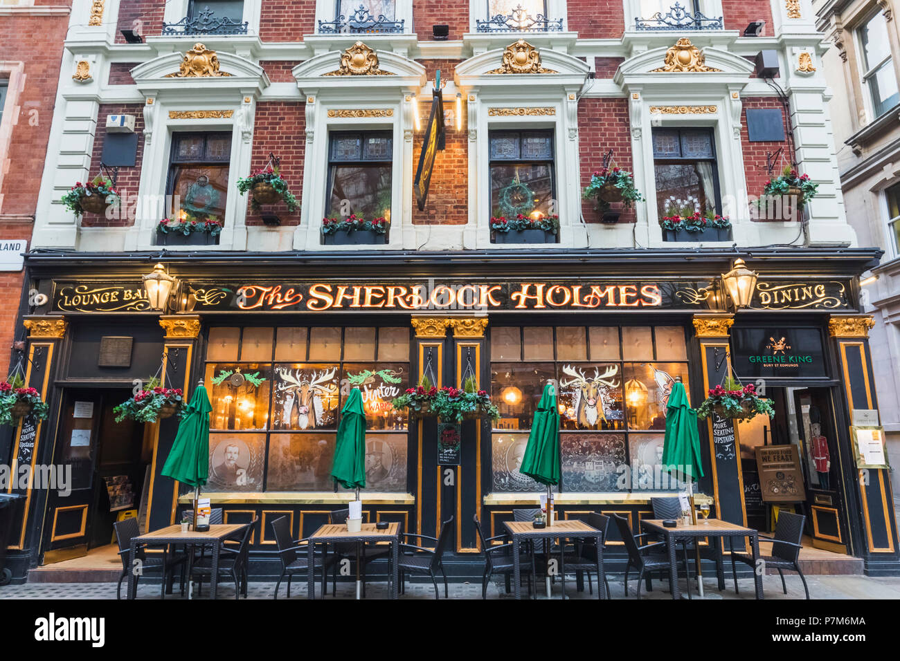 English embankment hi-res stock photography and images - Alamy