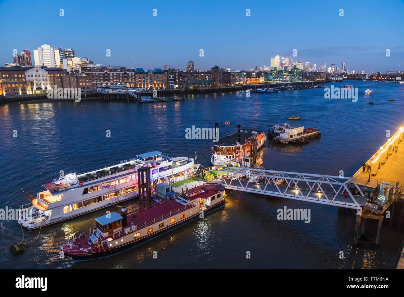 Thames boats hi-res stock photography and images - Alamy