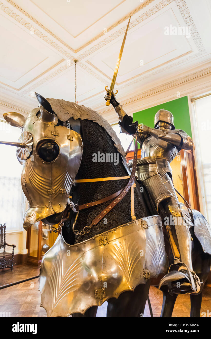 Armour armoury display hi-res stock photography and images - Alamy