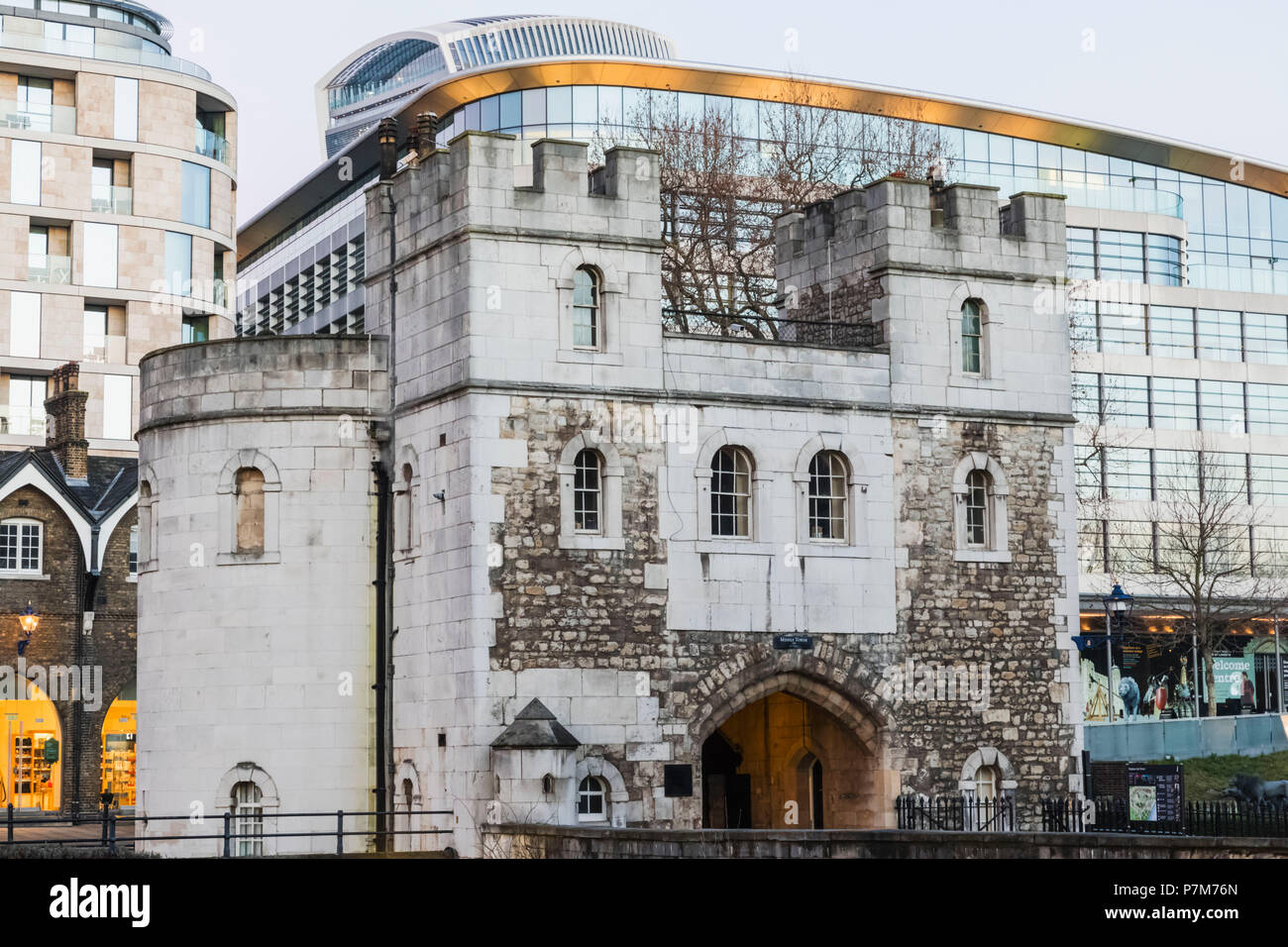 England, London, Tower of London, The Middle Tower Entrance Gate Stock ...