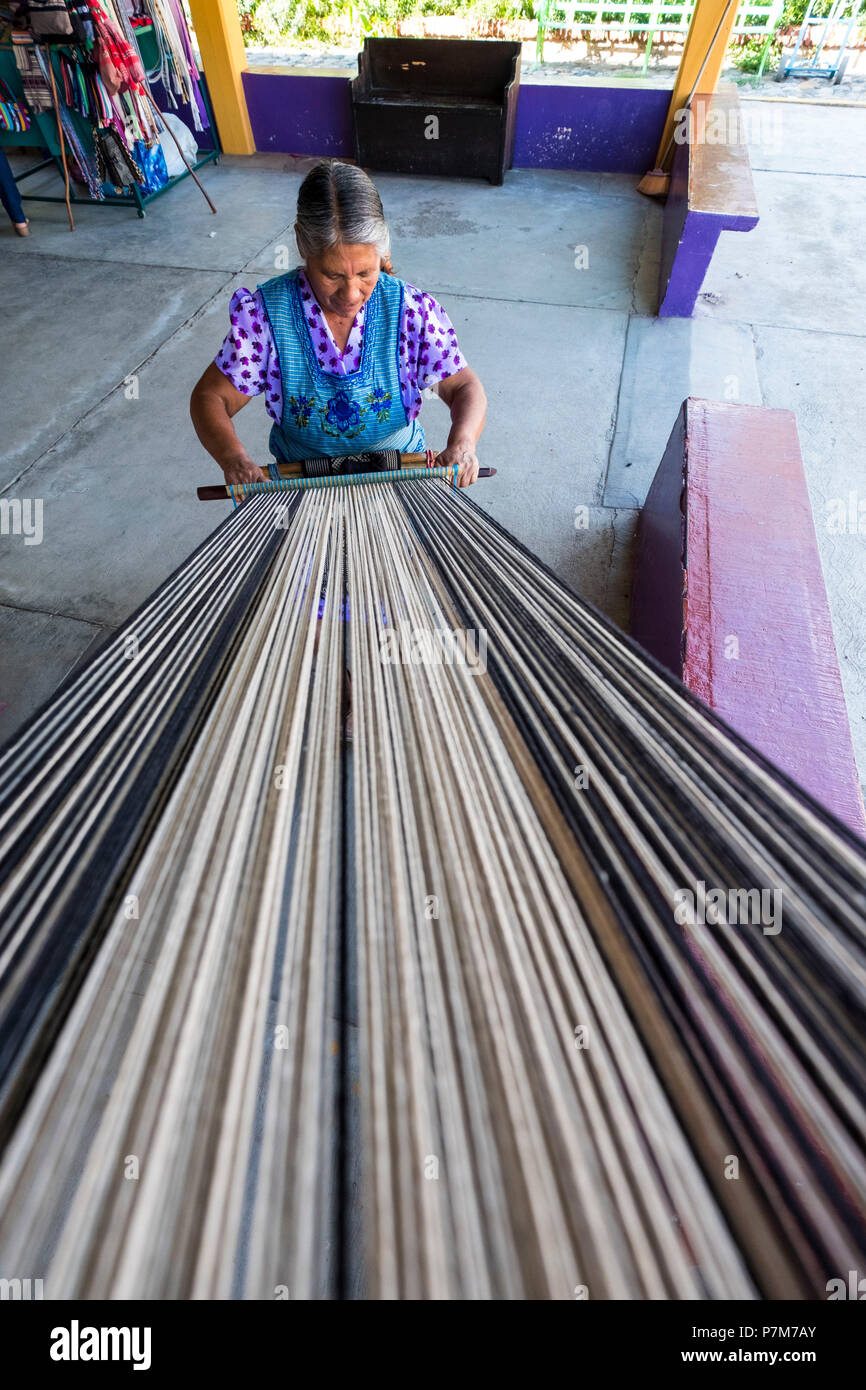 Indigenous women mexico hi-res stock photography and images - Alamy