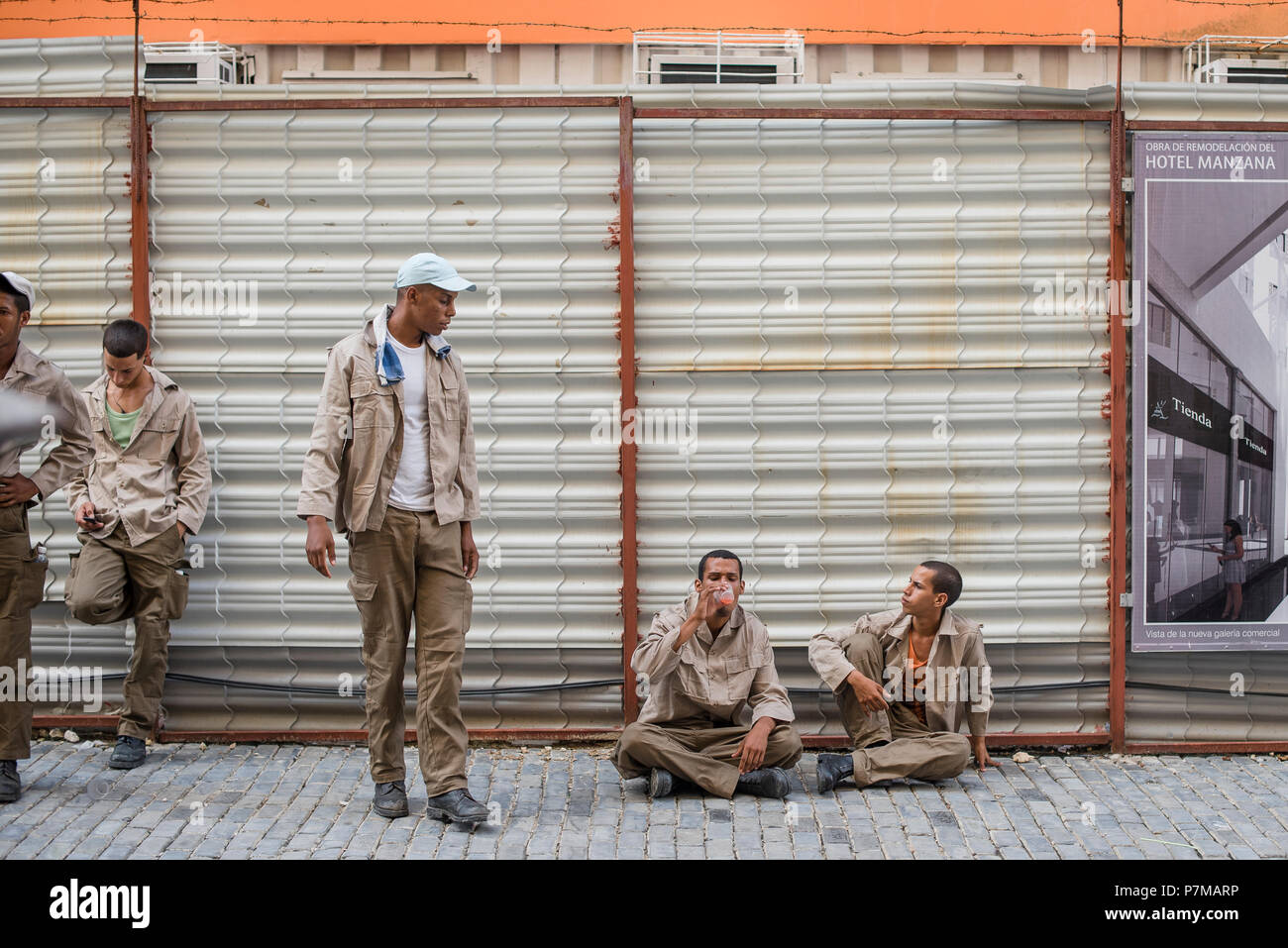 Cuba construction hi-res stock photography and images - Alamy