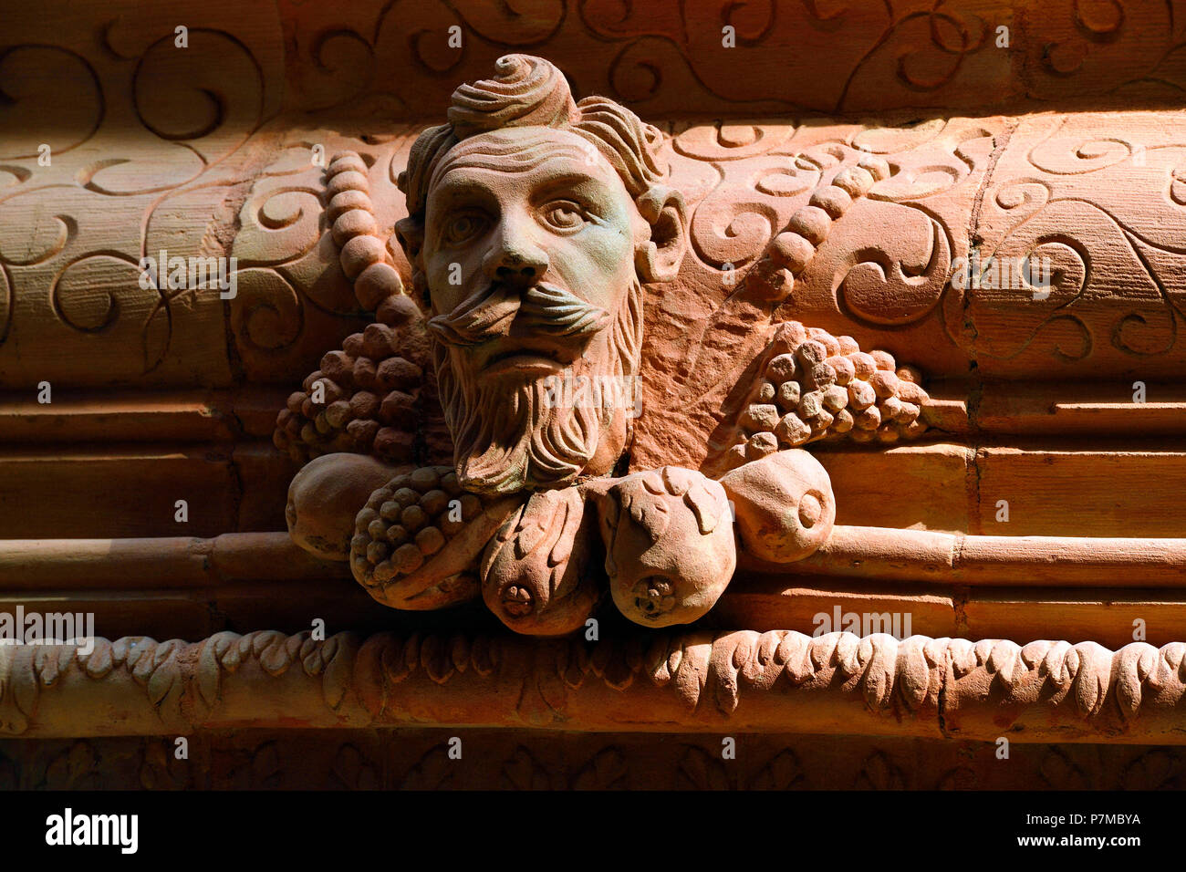 Sculpture oriel window hi-res stock photography and images - Alamy