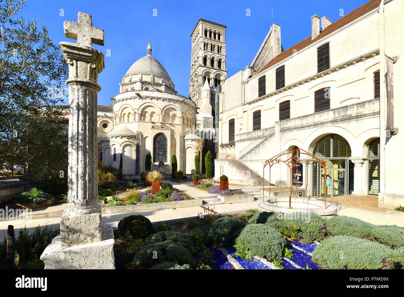 Angouleme france church st hi-res stock photography and images - Alamy