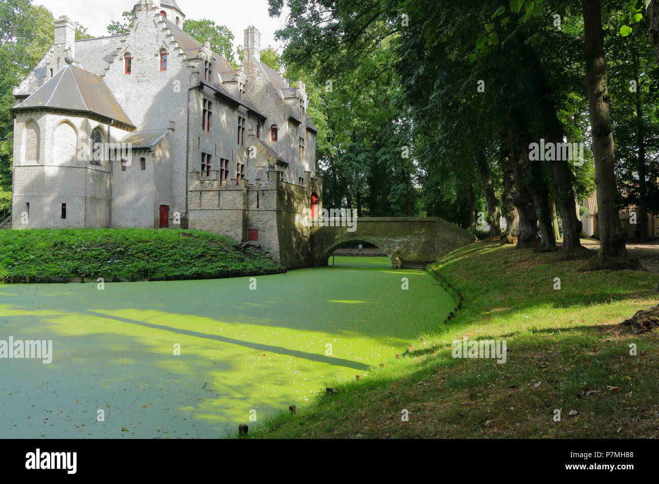 Flemish castle hi-res stock photography and images - Alamy