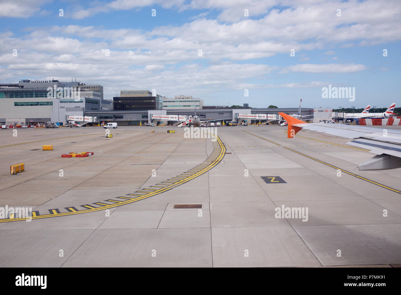 Gatwick airport runway hi-res stock photography and images - Alamy