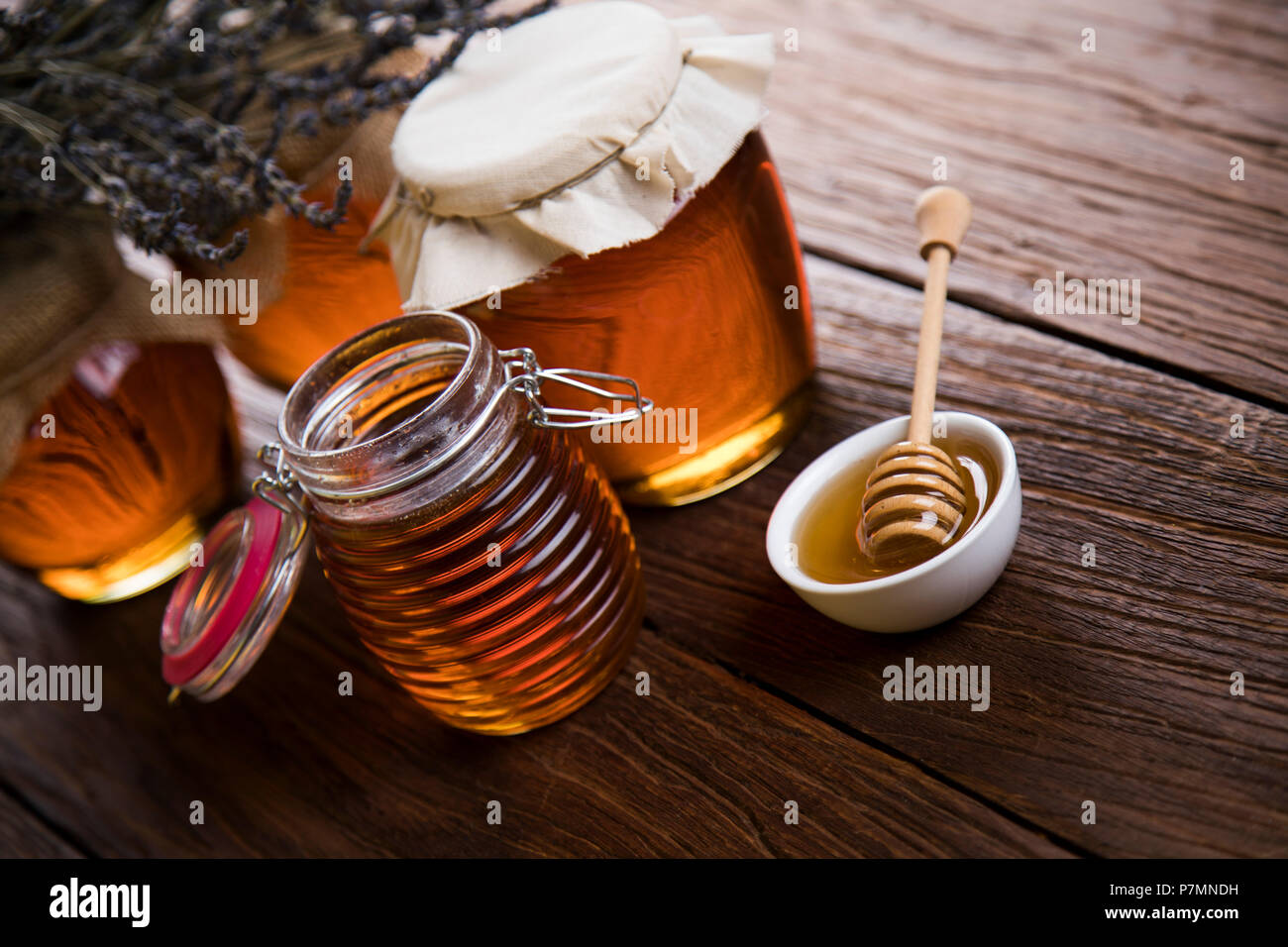 Jar of liquid honey Stock Photo - Alamy