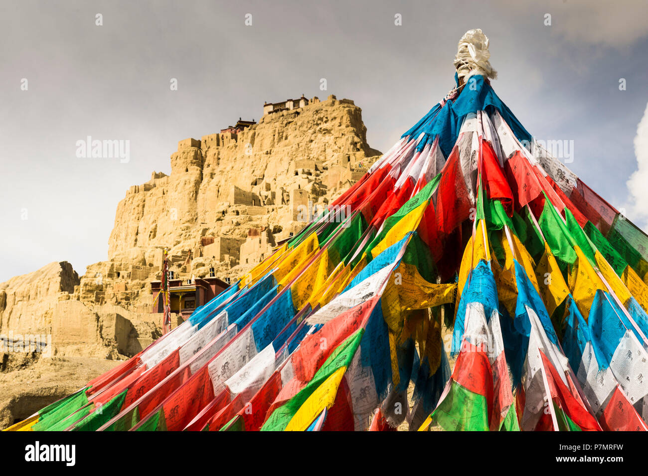 Chinese monastery shrine hi-res stock photography and images - Alamy