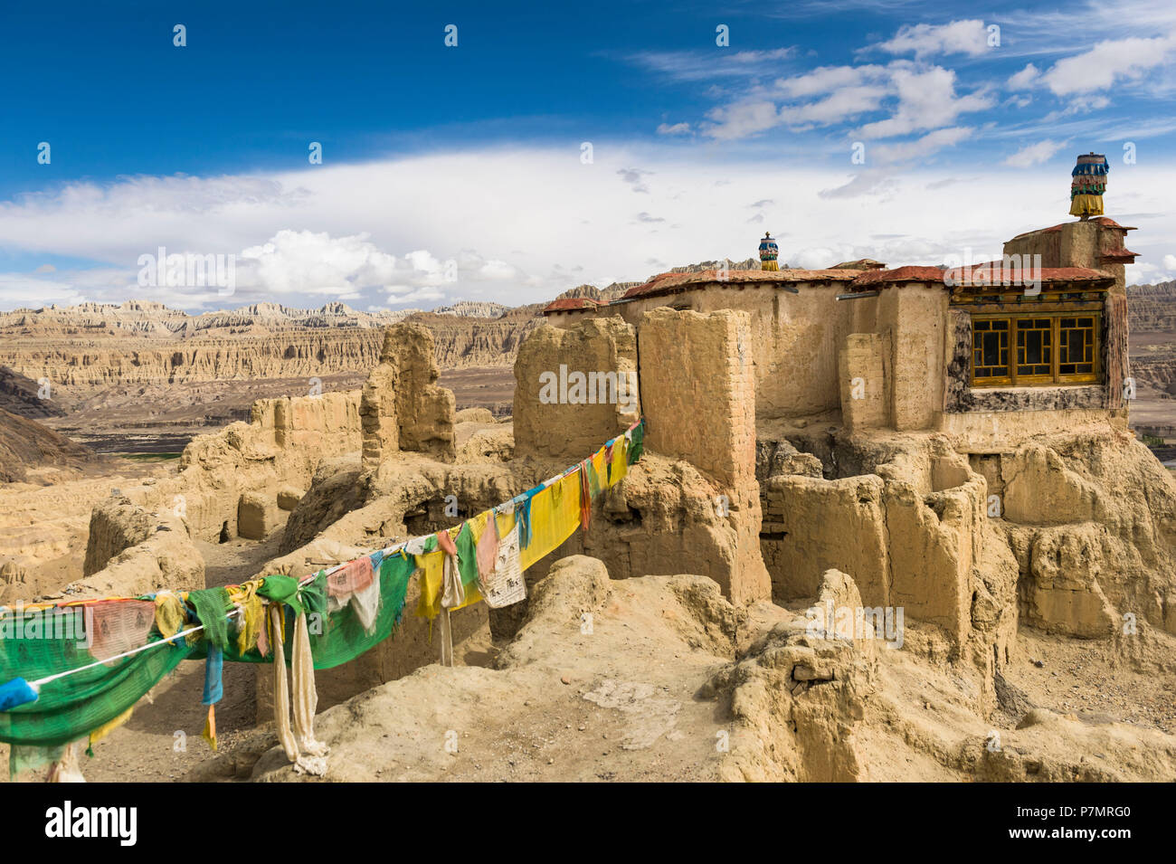 Chinese monastery shrine hi-res stock photography and images - Alamy