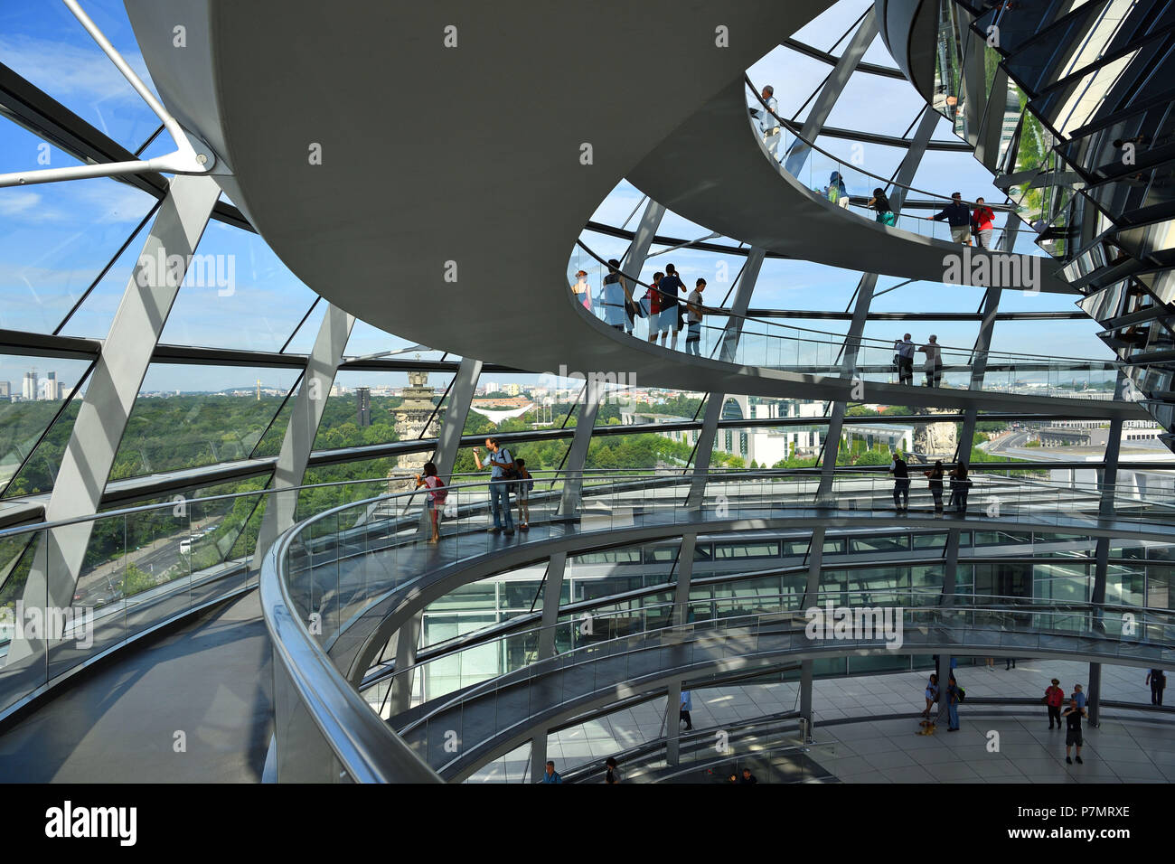 Sir norman foster dome hi-res stock photography and images - Alamy