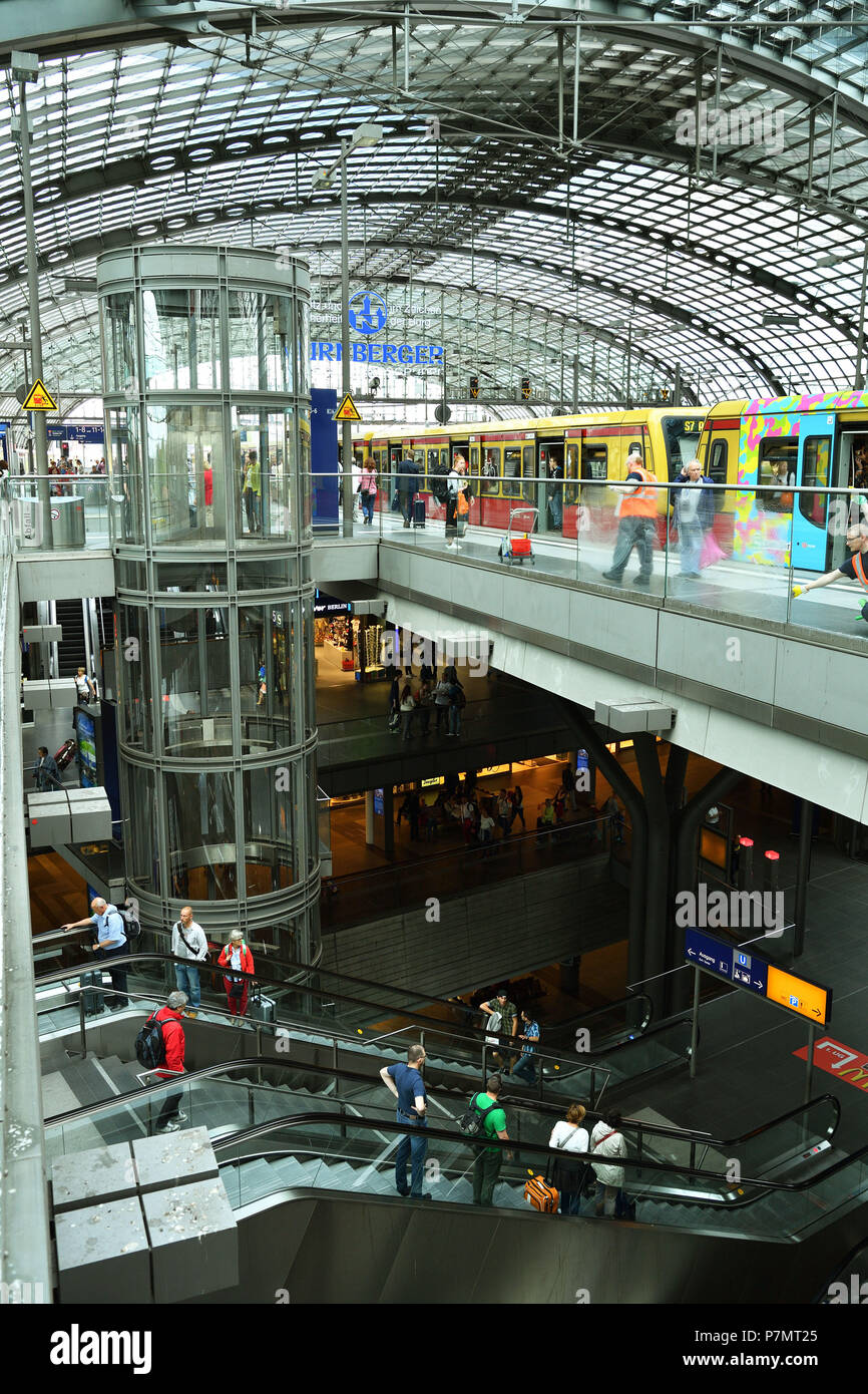 Berlin hauptbahnhof interior hi-res stock photography and images - Alamy
