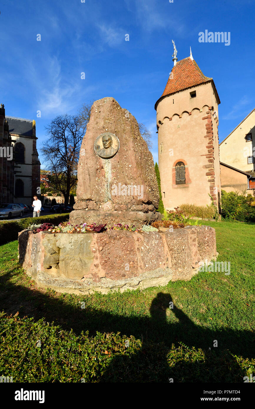 France, Bas Rhin, Obernai, Gyss monument and tower of Poudriere at the ...
